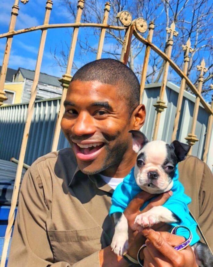 UPS Driver Takes Photos At Work With Every Dog He Sees And We LOVE It